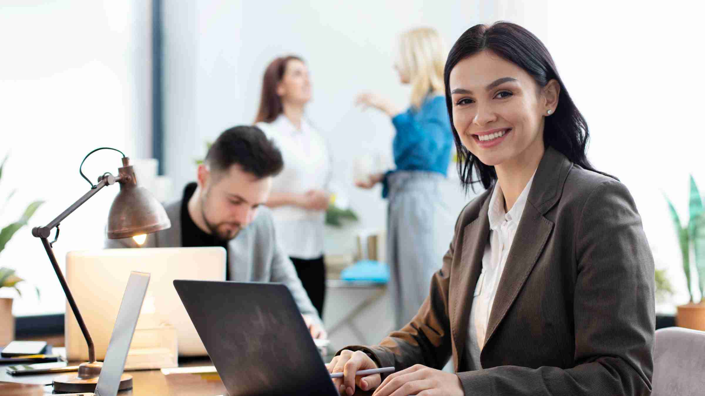 Bookkeeping Services vs. DIY: The Pros and Cons for Toronto Business Owners