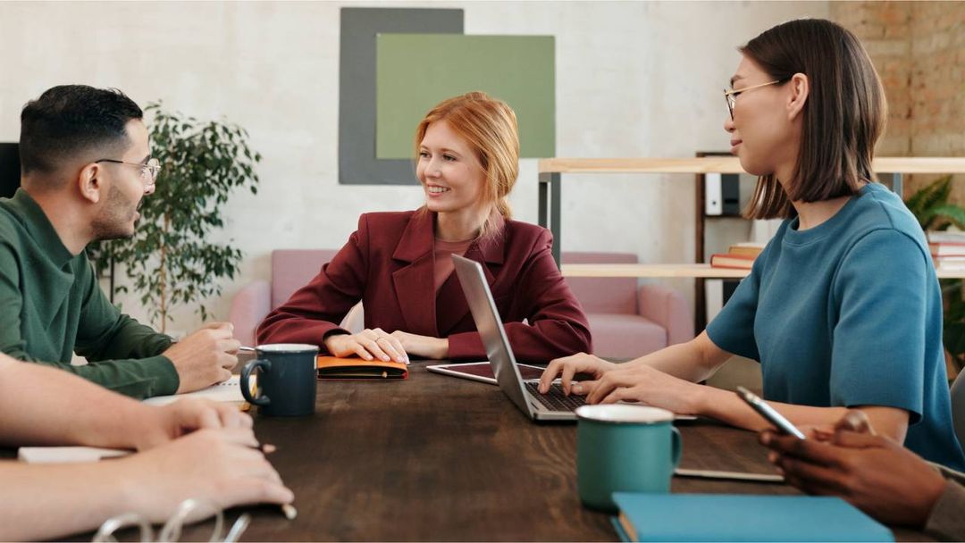 8 Hybrid Workforce Best Practices | Robin