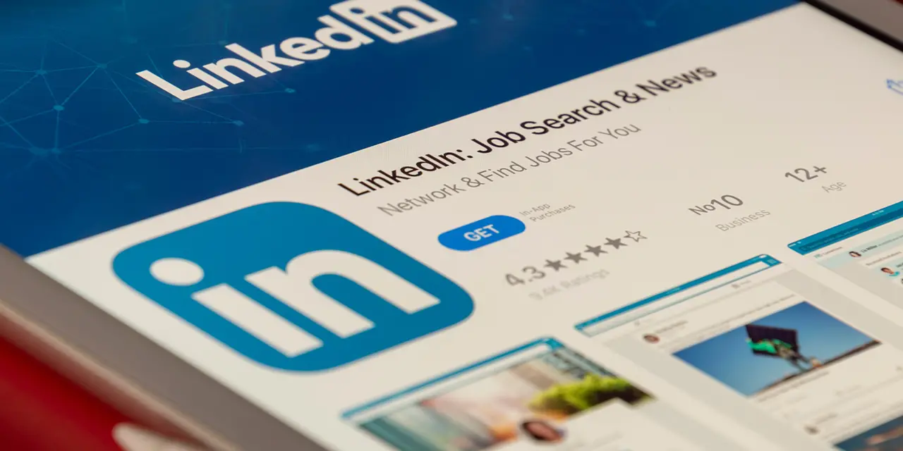 How to share your digital business card on LinkedIn - ClickCard