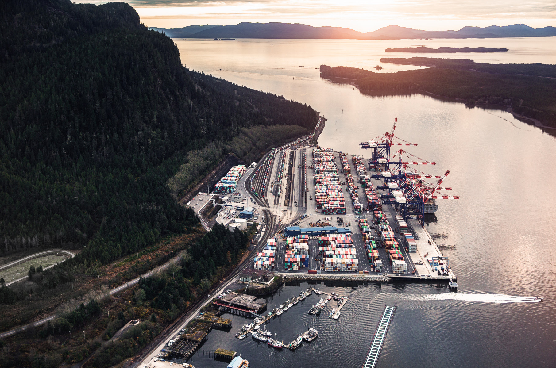 DP World maps climate resilience path for global ports & terminals ...