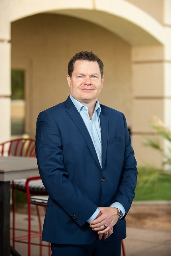 What to Wear for Professional Headshots: Guide & Tips