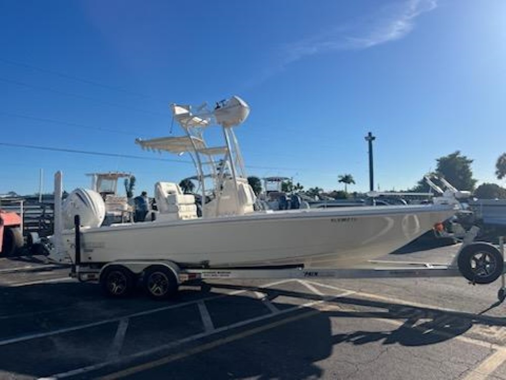 Pathfinder 2500 HYBRID for sale at Ingman Marine Placida PA044K