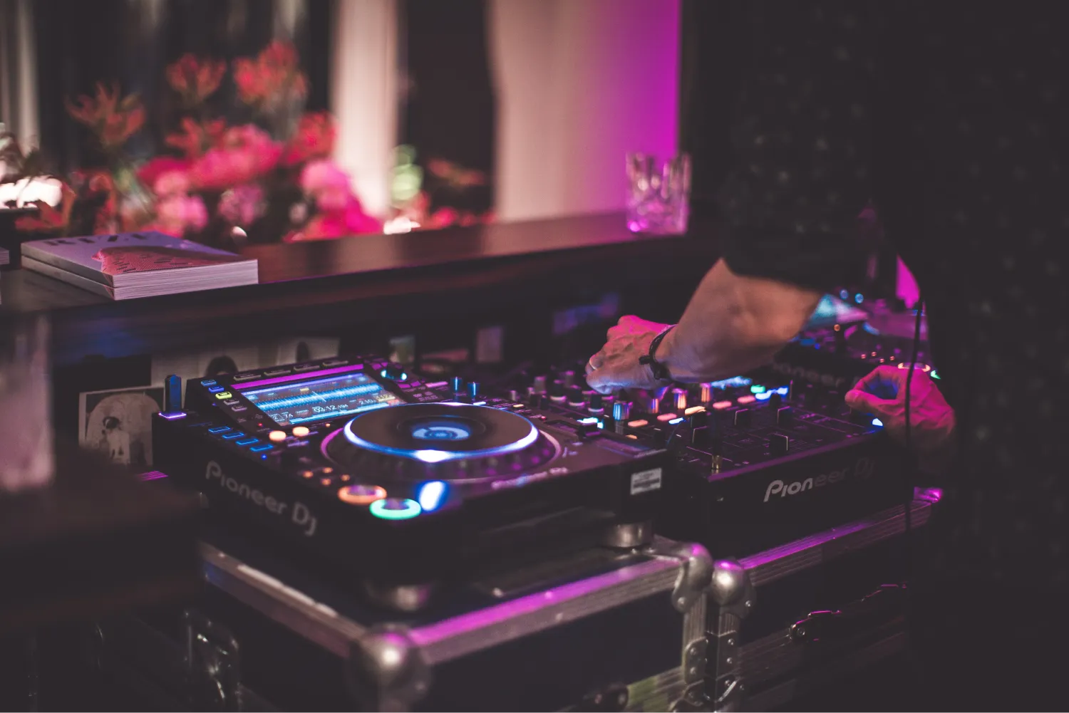 Extreme Entertainment | Ottawa Wedding DJs & Event Rentals | Home