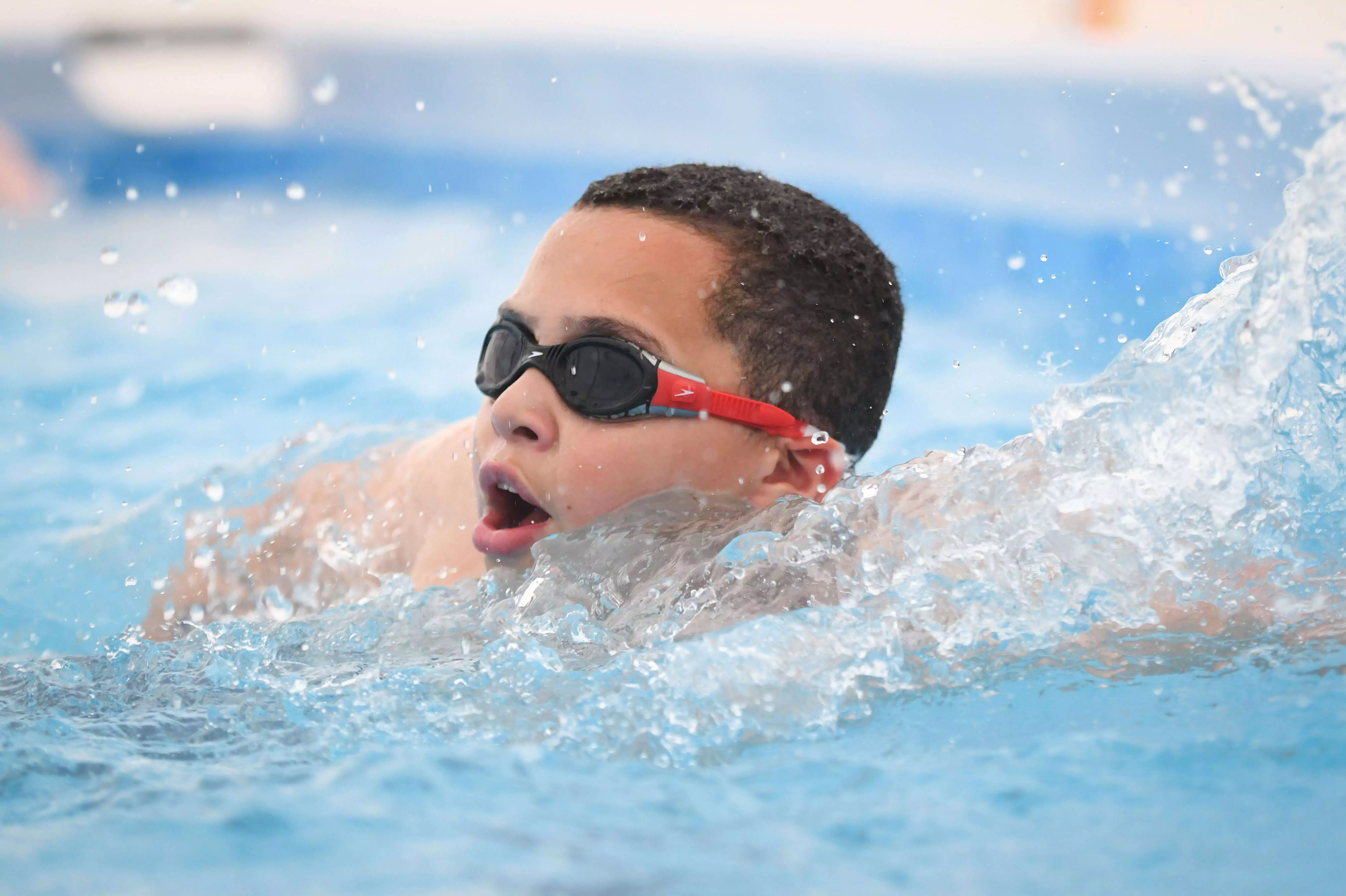 Defeat The Challenges of Swimming Lessons in Schools