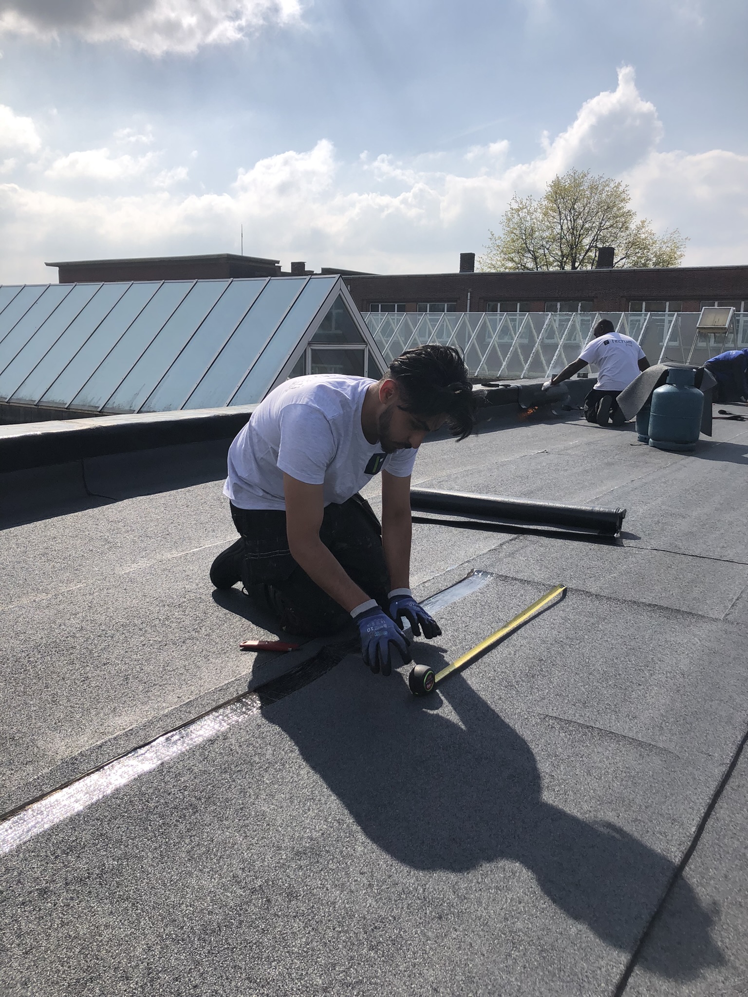 Tectum Group leidt dakdekkers helemaal zelf op