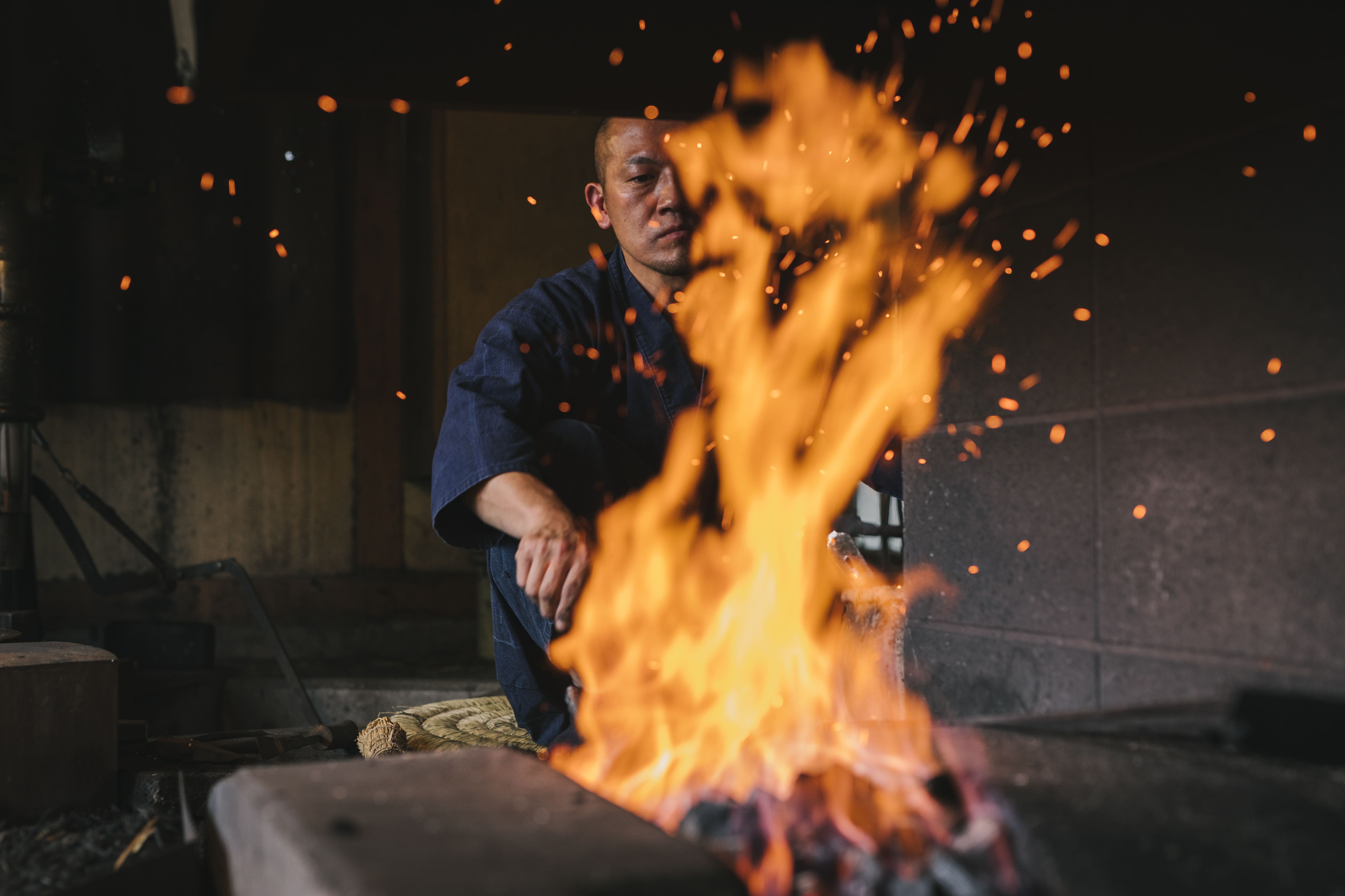 Japanese Sword Making Experience ｜ EXPERIENCE TOKYOLUXEY