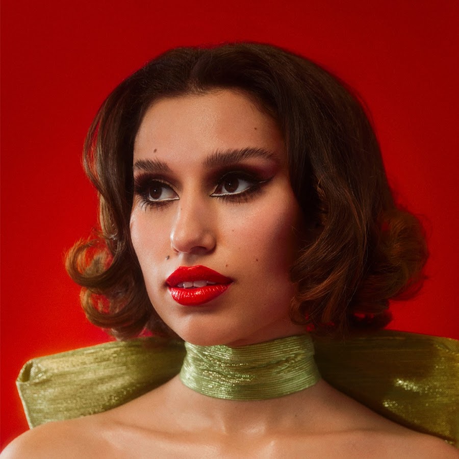 Raye Speaks Out Against Record Label Holding her Back from Releasing ...