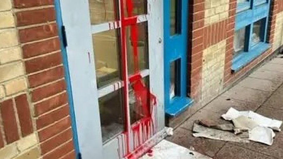 RED PAINT THROWN ON JEWISH SCHOOLS AND OTHER BUILDINGS IN LONDON BEING ...