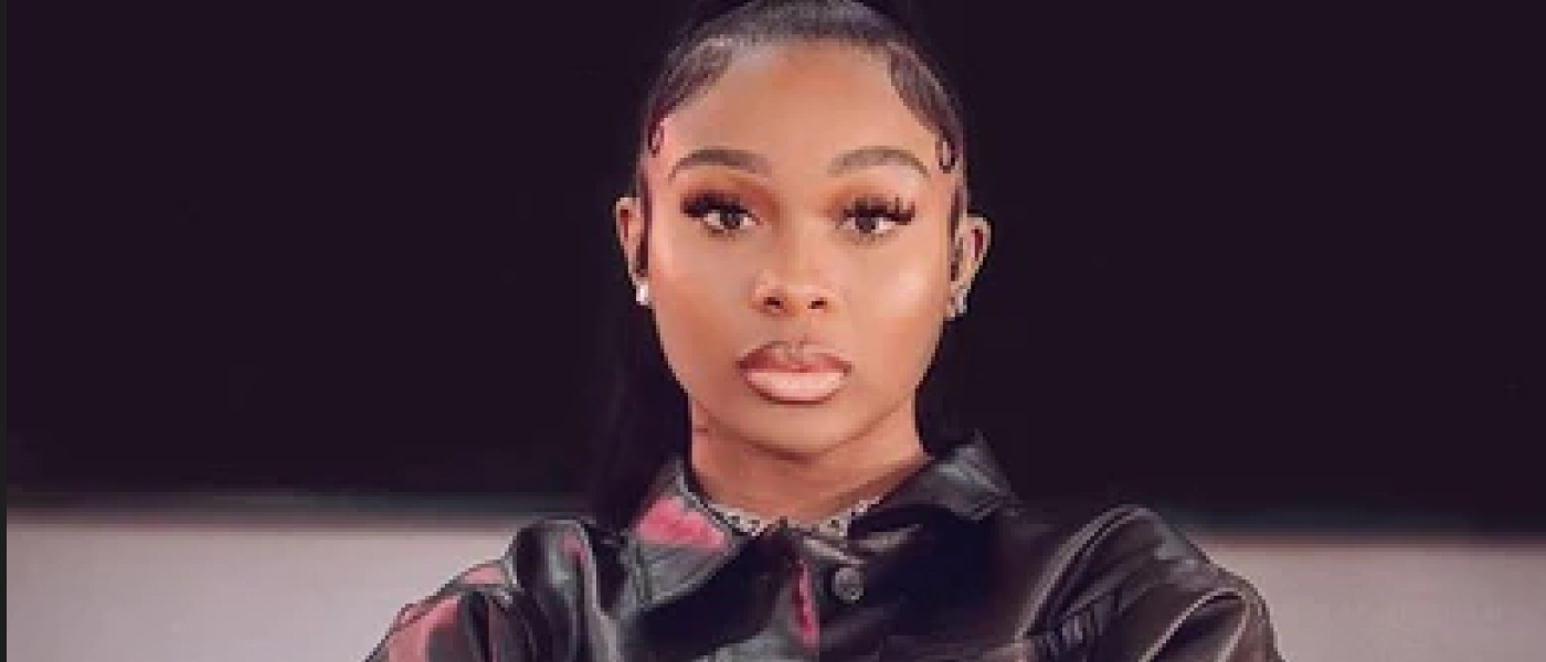 AMERICAN INFLUENCER JAYDA WAYDA IS GIFTED CHANEL BAG WHILST IN LONDON ...
