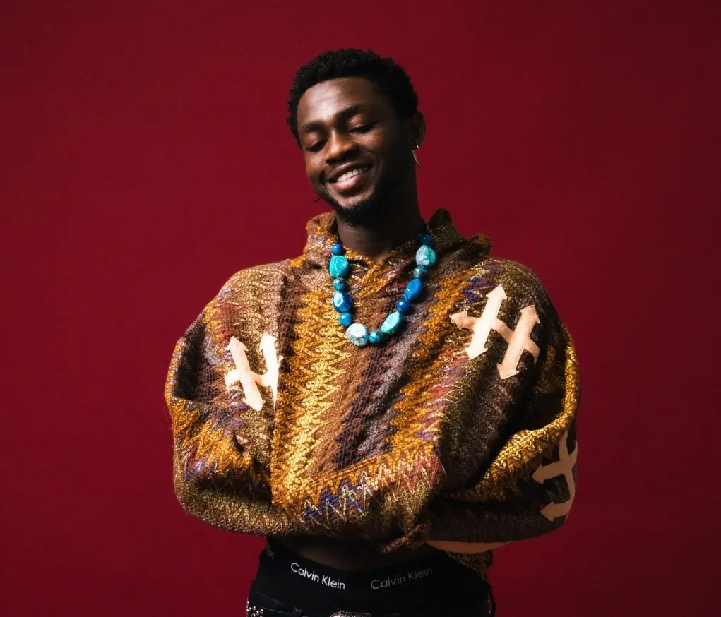 VIDEO GOES VIRAL OF WOMAN DANCING WITH OMAH LAY WHILE "BOYFRIEND ...