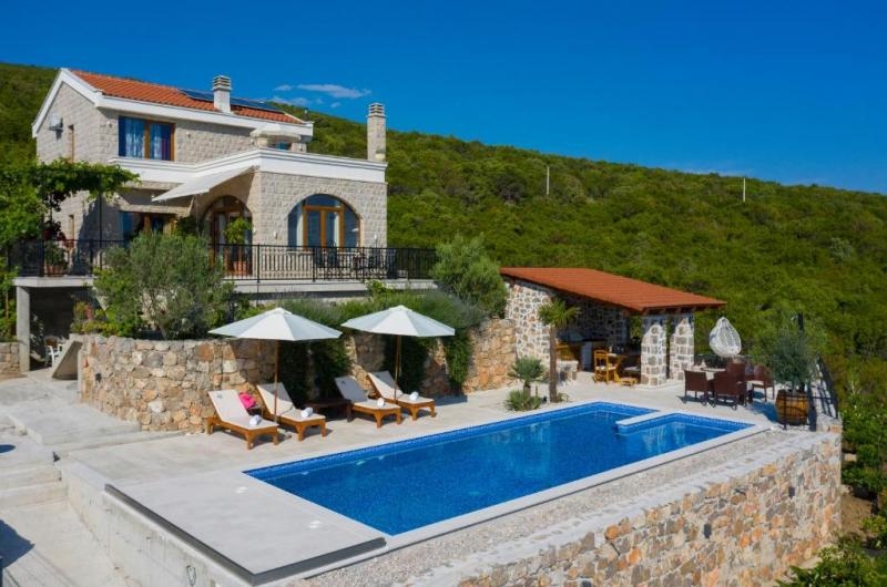 Rustic Villa with Panoramic Views