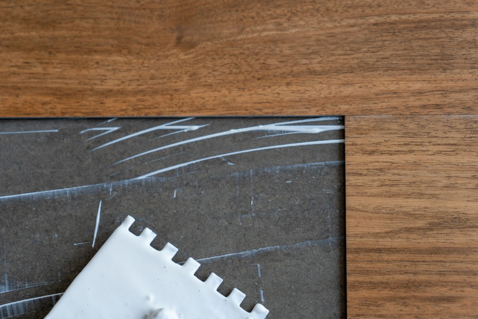 The Pros & Cons of Laying Vinyl Over Tile | Spoak