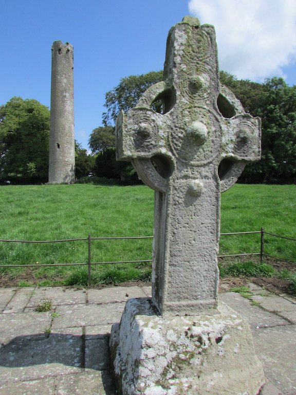 The Cosmic Chiasmus - The Symbolic World