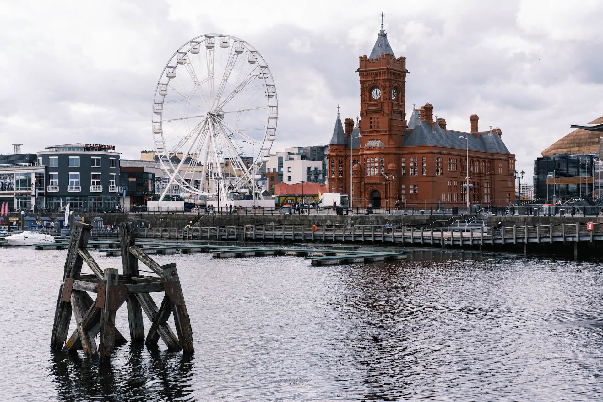 Electric Biking in Cardiff: An Updated 2024 City Guide