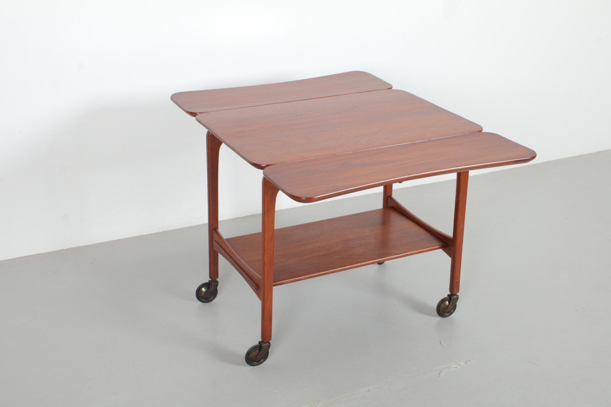 Trolley / Bar Cart – Iconic Mid-Century Modern Design