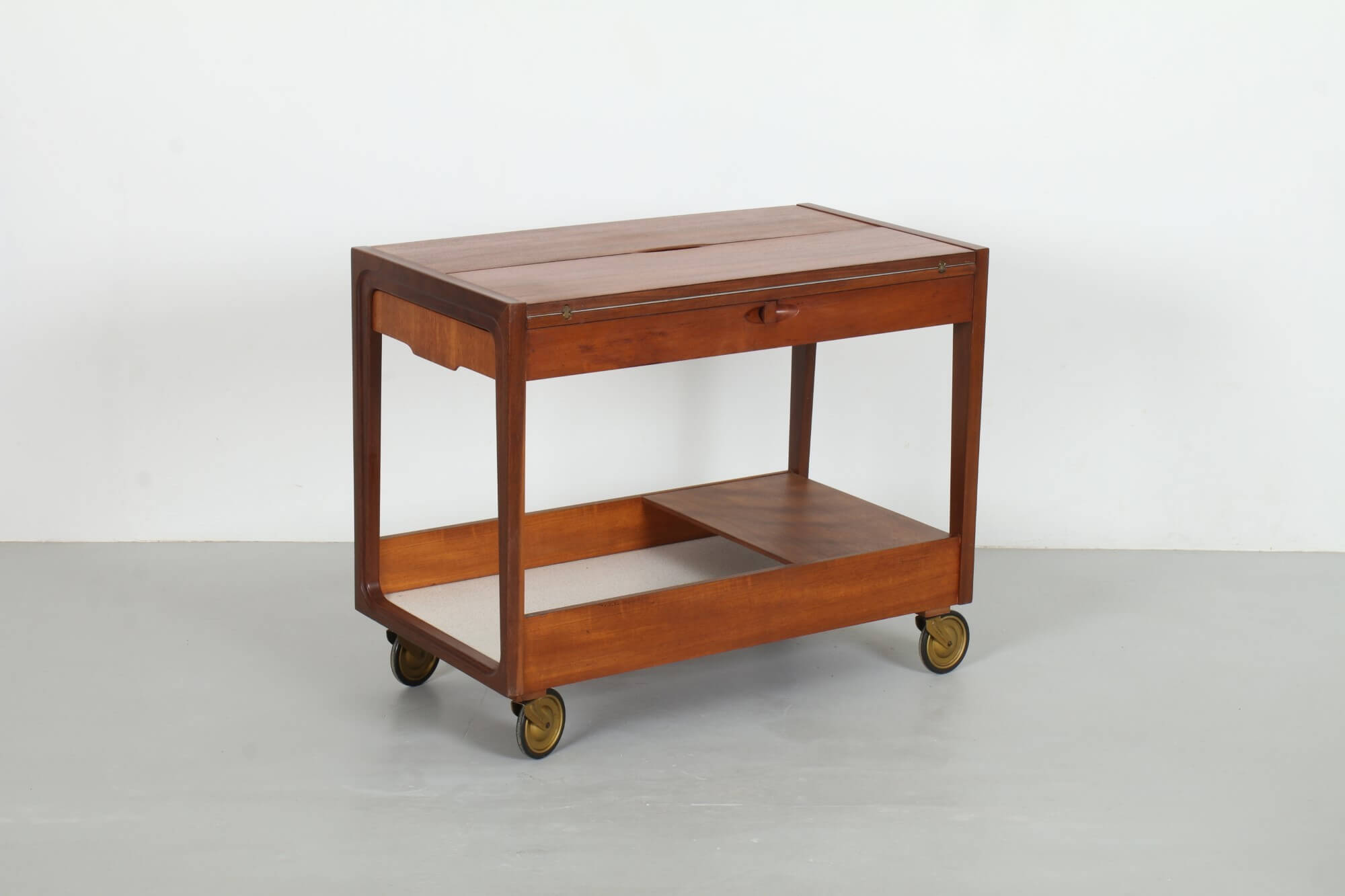 Trolley / Bar Cart – Iconic Mid-Century Modern Design