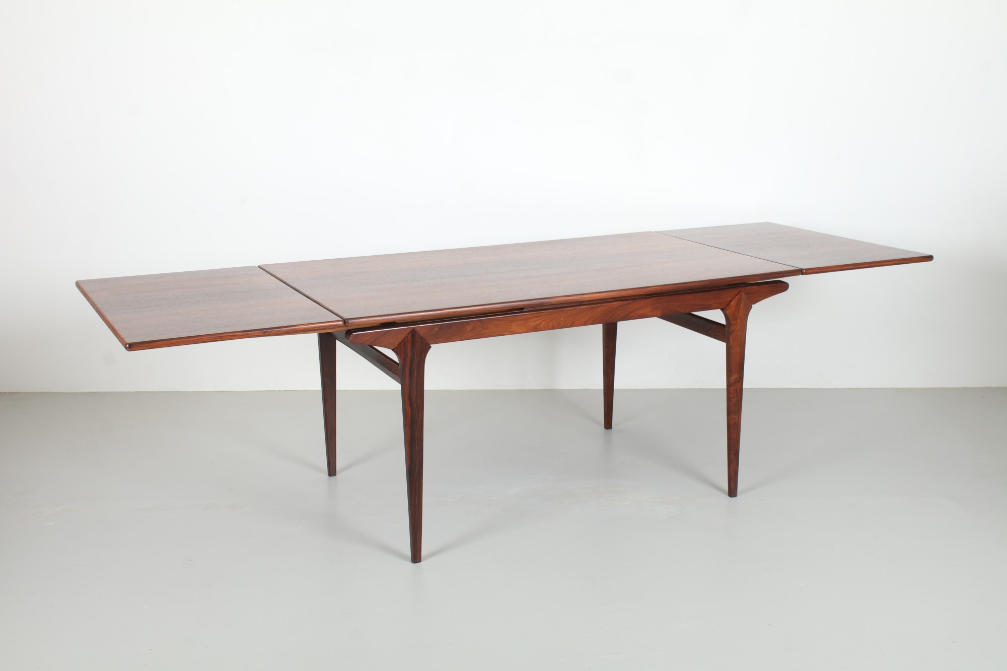 Sharp Johannes Andersen 'Model 10' Dining Table by Hans Bech
