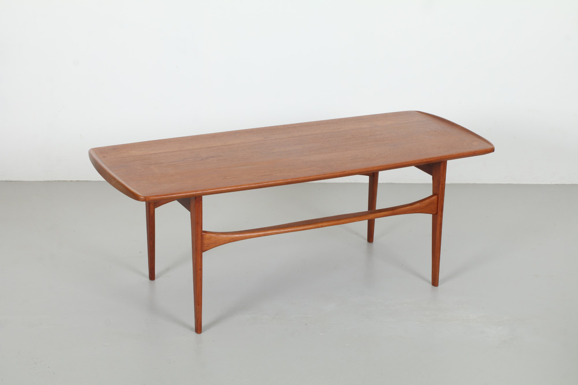 Coffee Tables – Iconic Mid-Century Modern Design