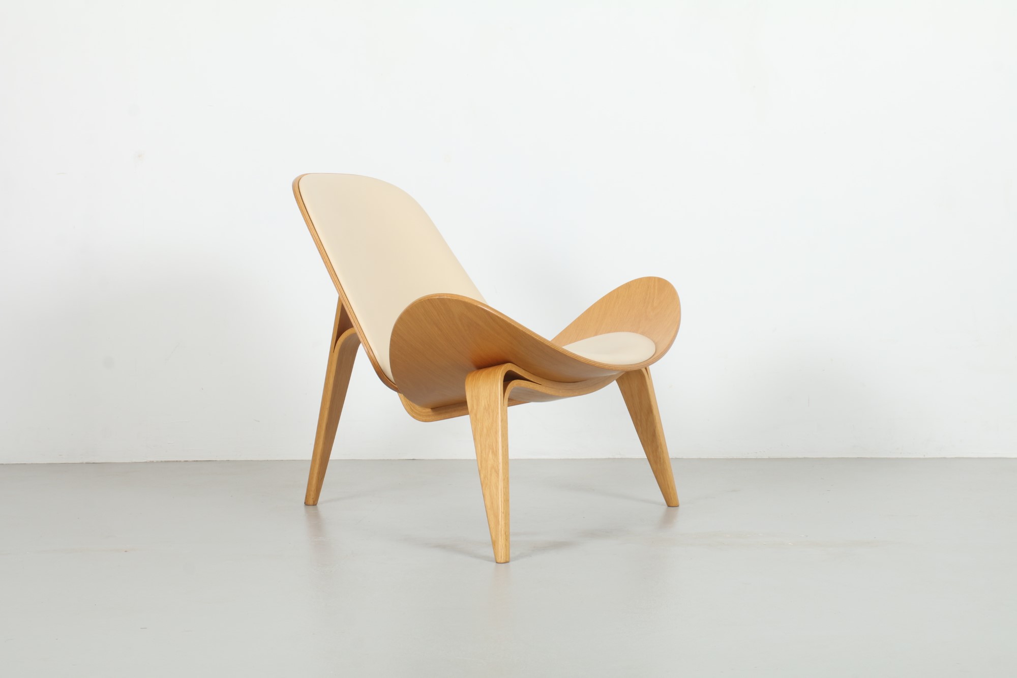 Iconic Hans Wegner 'CH07' Shell Chair by Carl Hansen & Son
