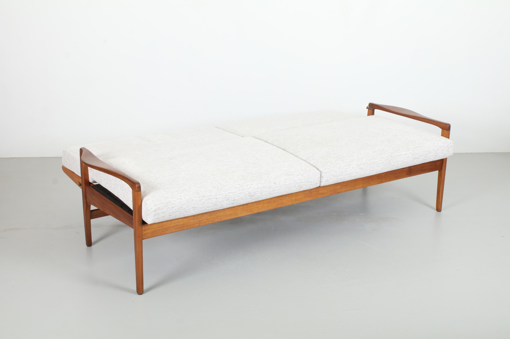 Sofas – Iconic Mid-Century Modern Design