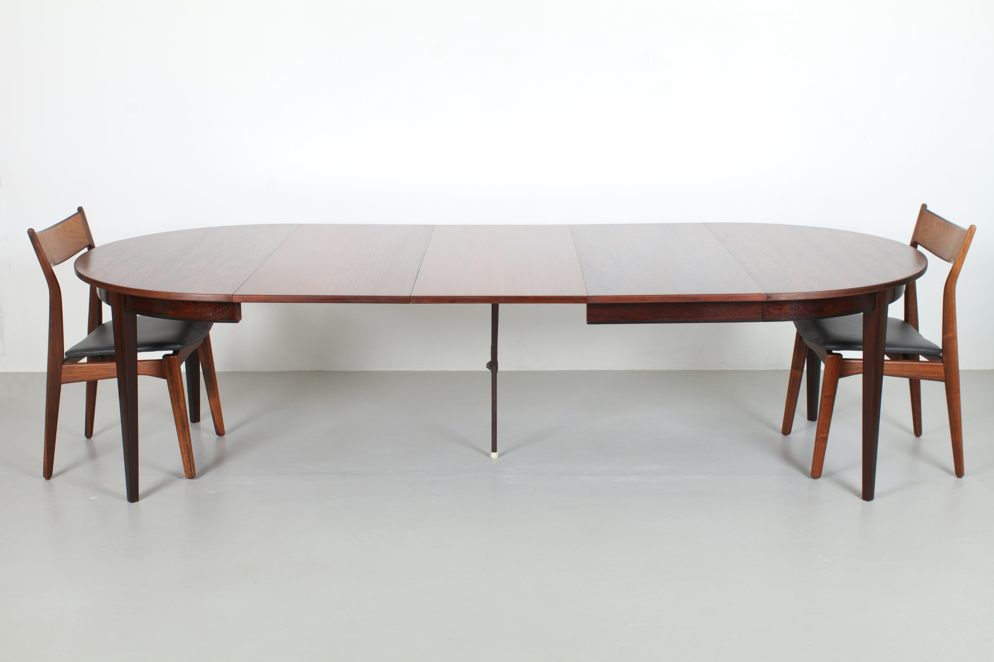 Dining Tables – Iconic Mid-Century Modern Design