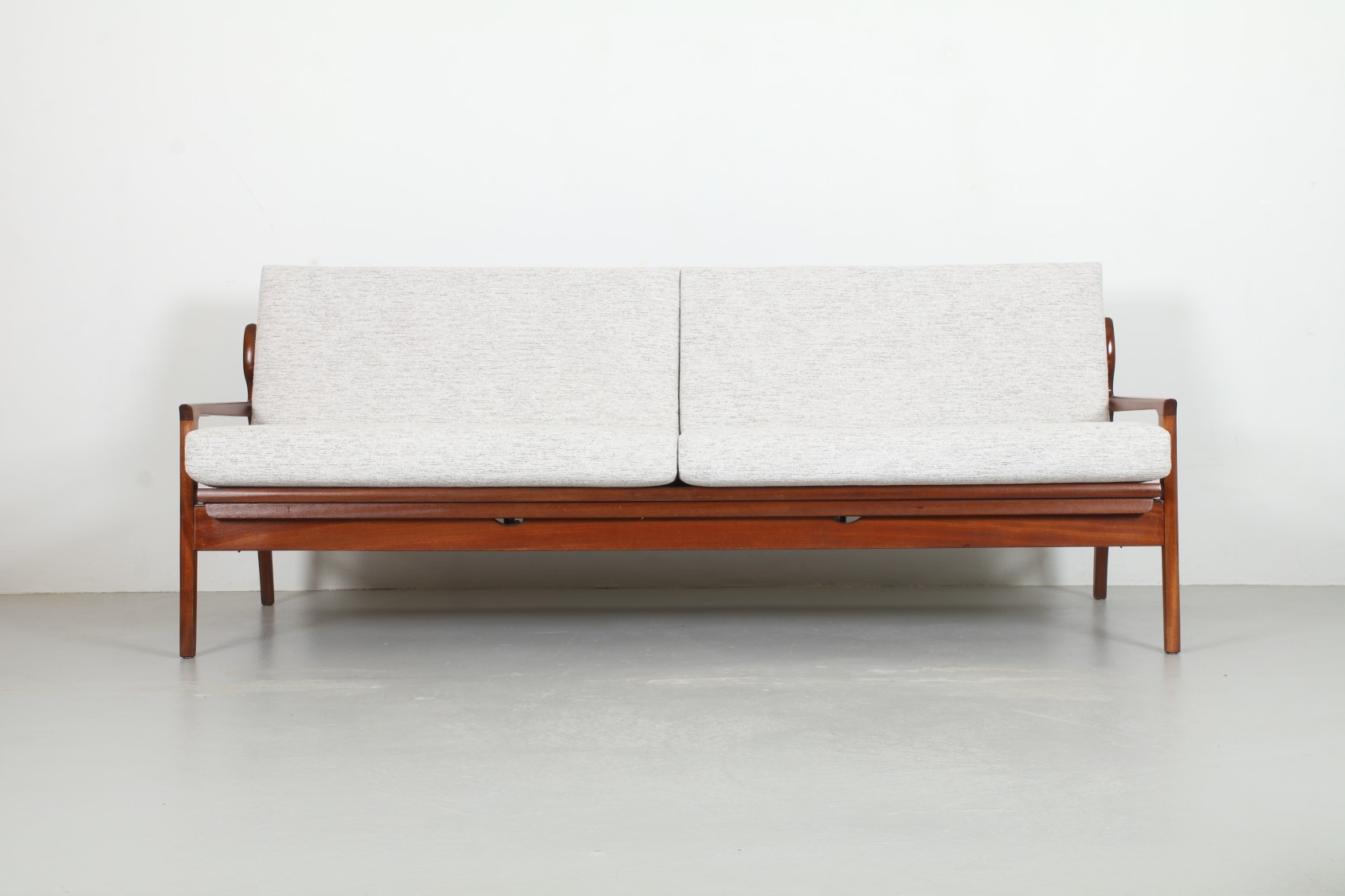 Sofas – Iconic Mid-Century Modern Design