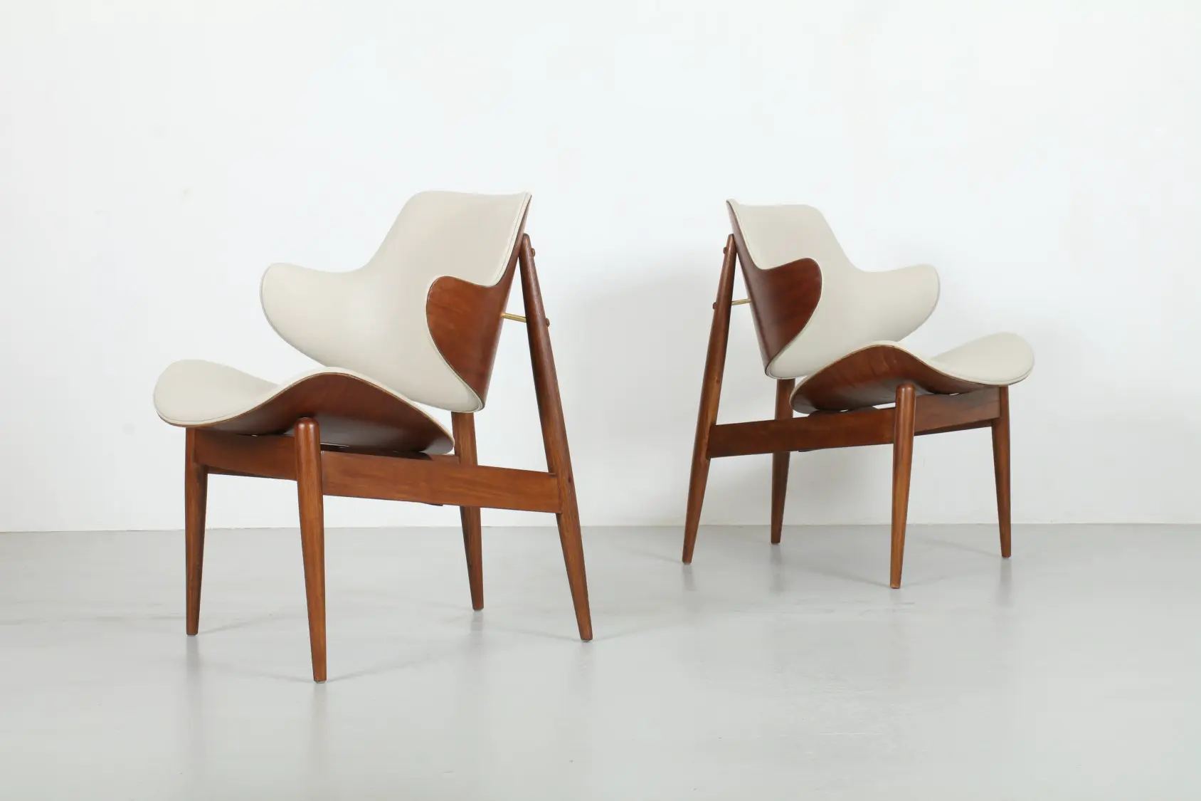 Armchairs – Iconic Mid-Century Modern Design