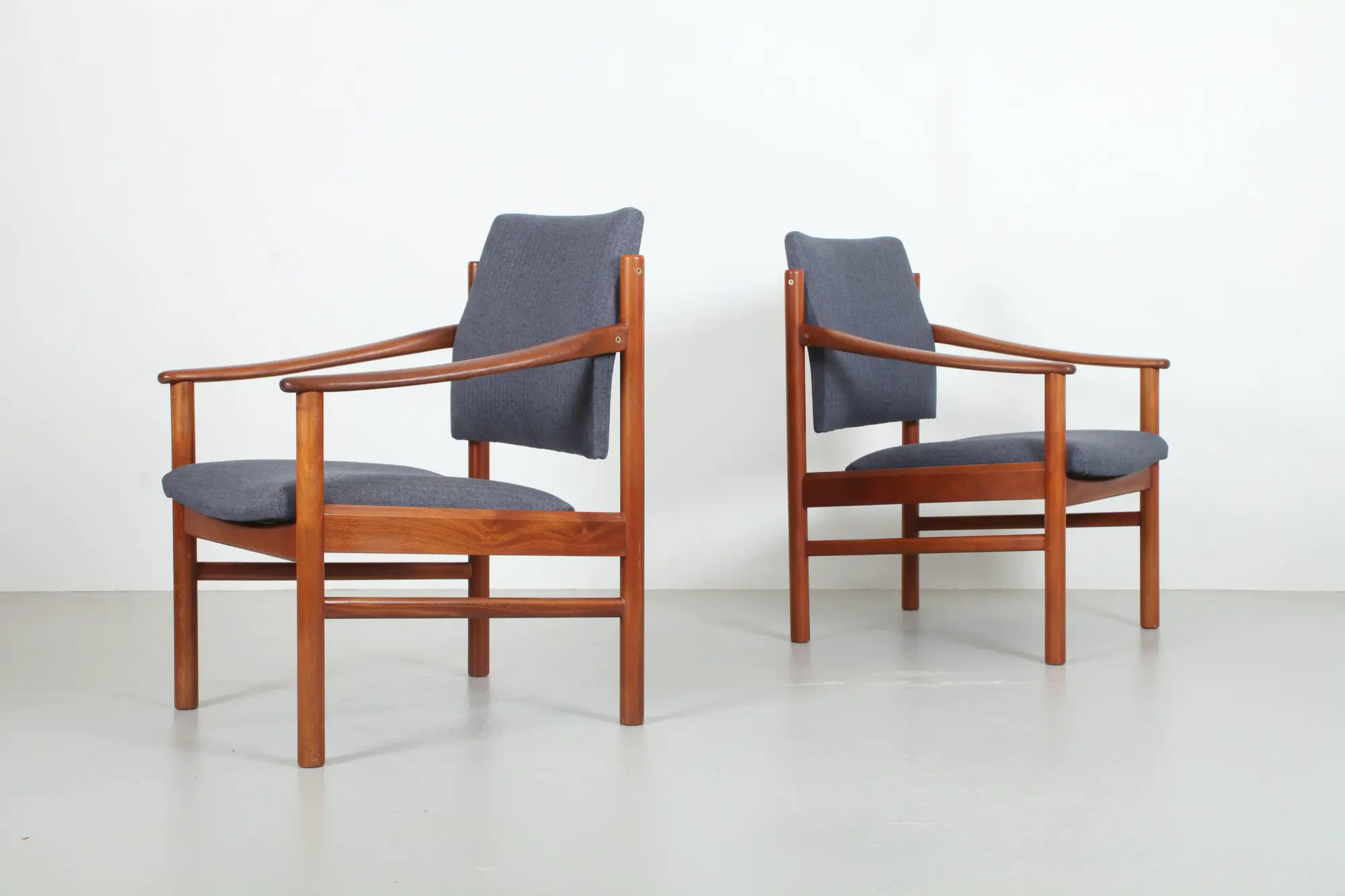 Armchairs – Iconic Mid-Century Modern Design