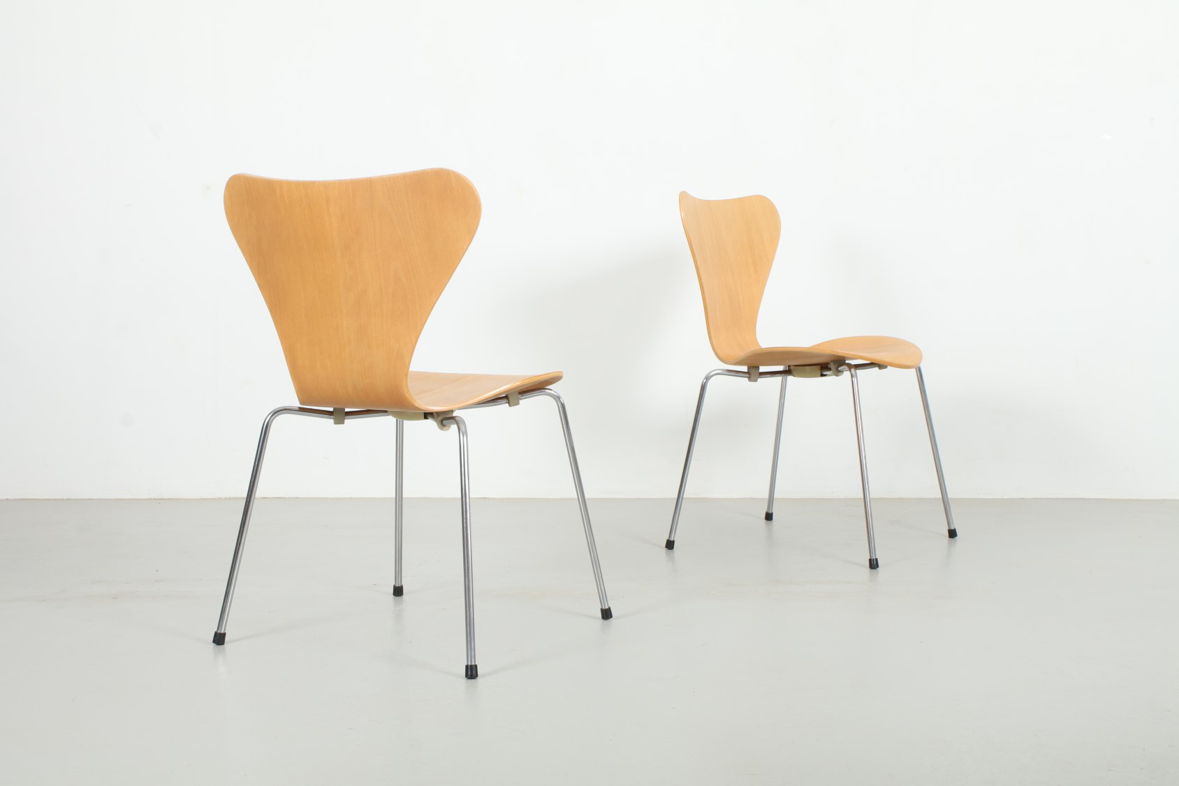 Dining Chairs – Iconic Mid-Century Modern Design