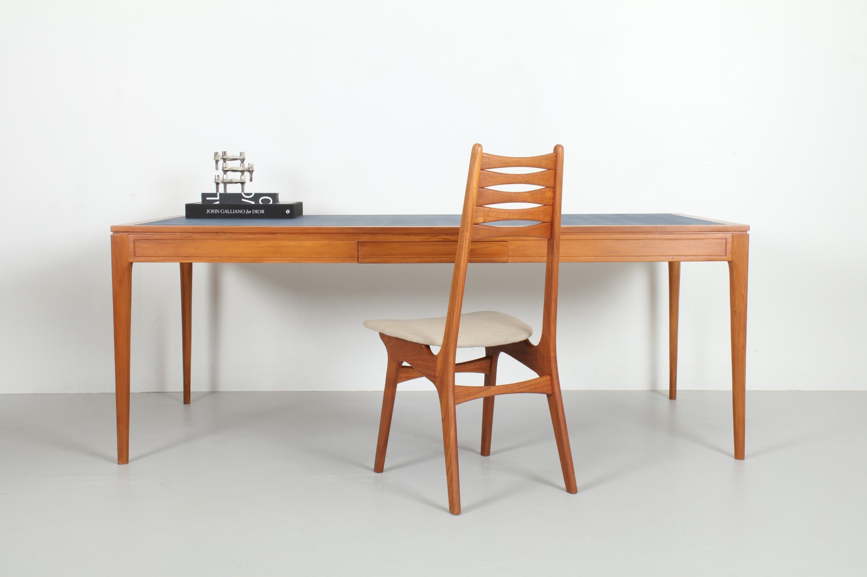 Memorable Joe Backhouse 'Diplomat' Style Desk by Backhouse