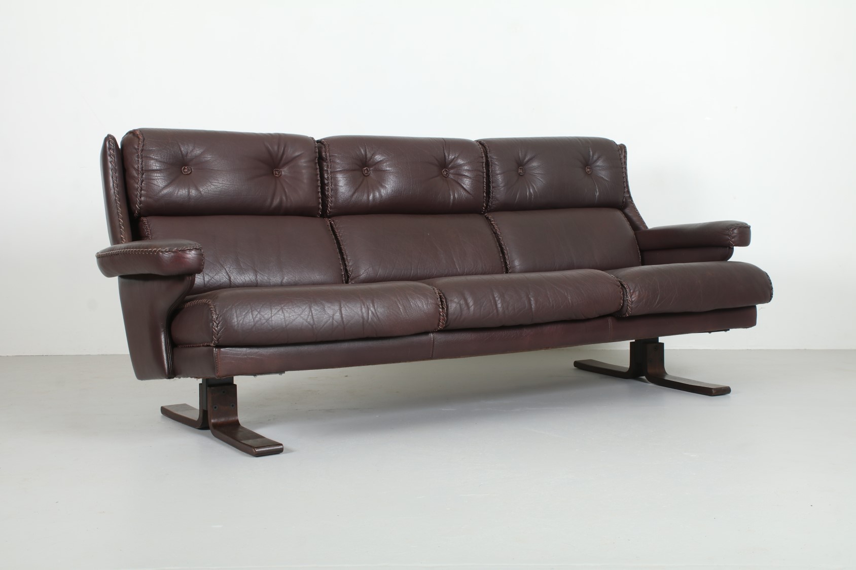 Sofas – Iconic Mid-Century Modern Design