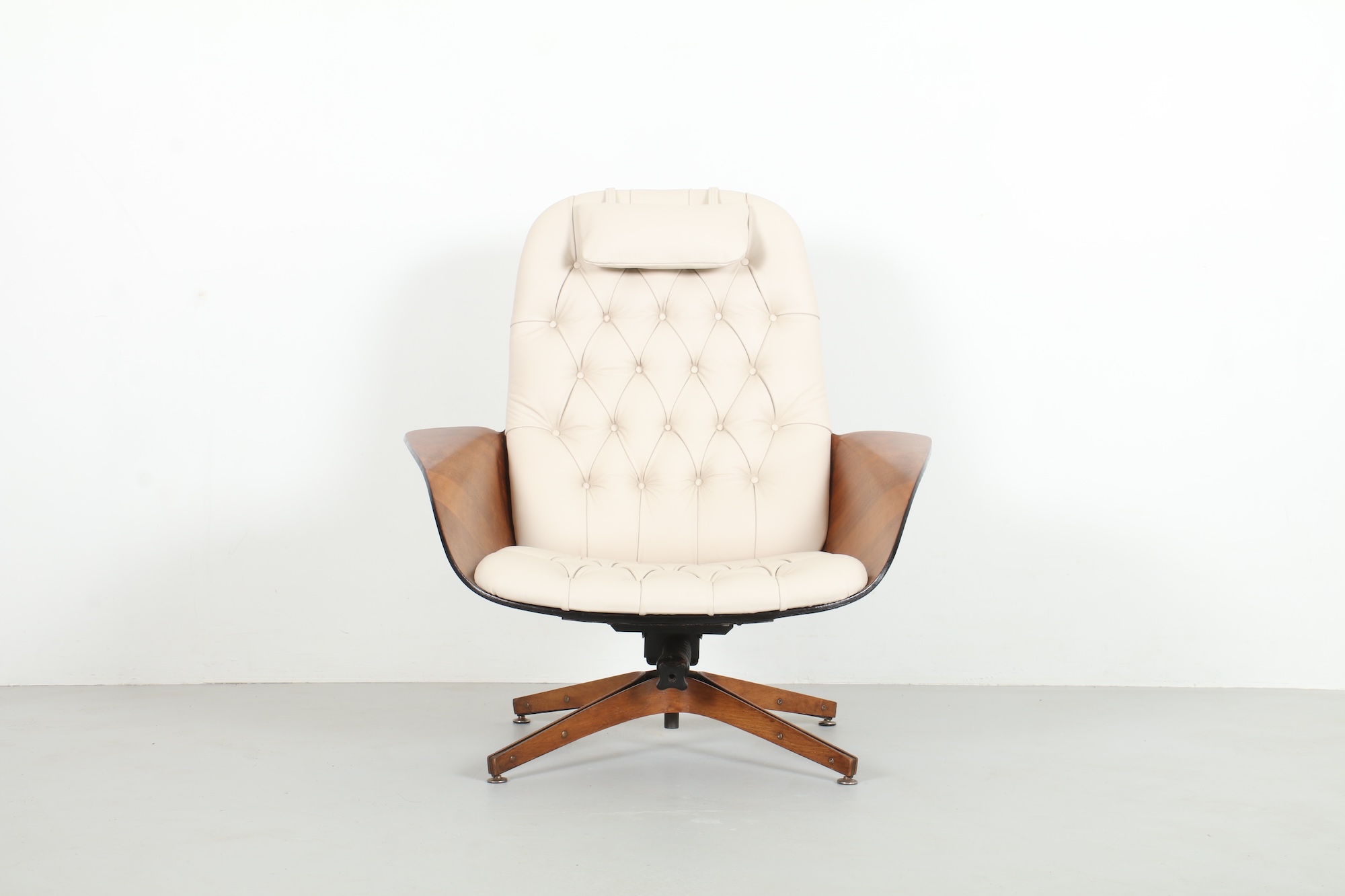 Iconic George Mulhauser 'Mr Chair' by Plycraft