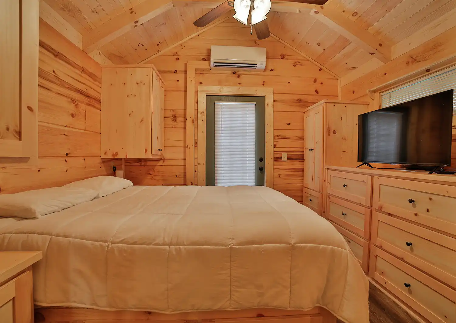 Bryce Cabin | Lookout Mtn. Tiny Home w/ Swim Spa