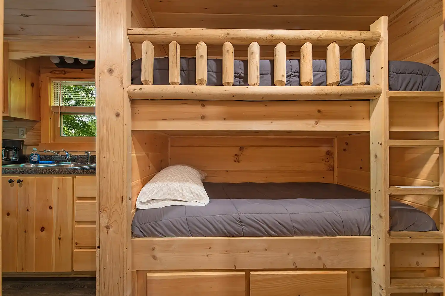 Thomas Cabin | Forest Tiny Cabin with Hot Tub