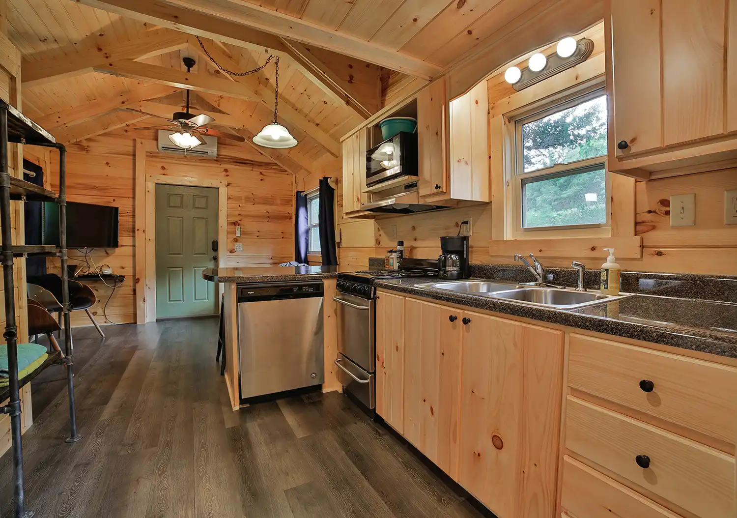 Thomas Cabin | Forest Tiny Cabin with Hot Tub