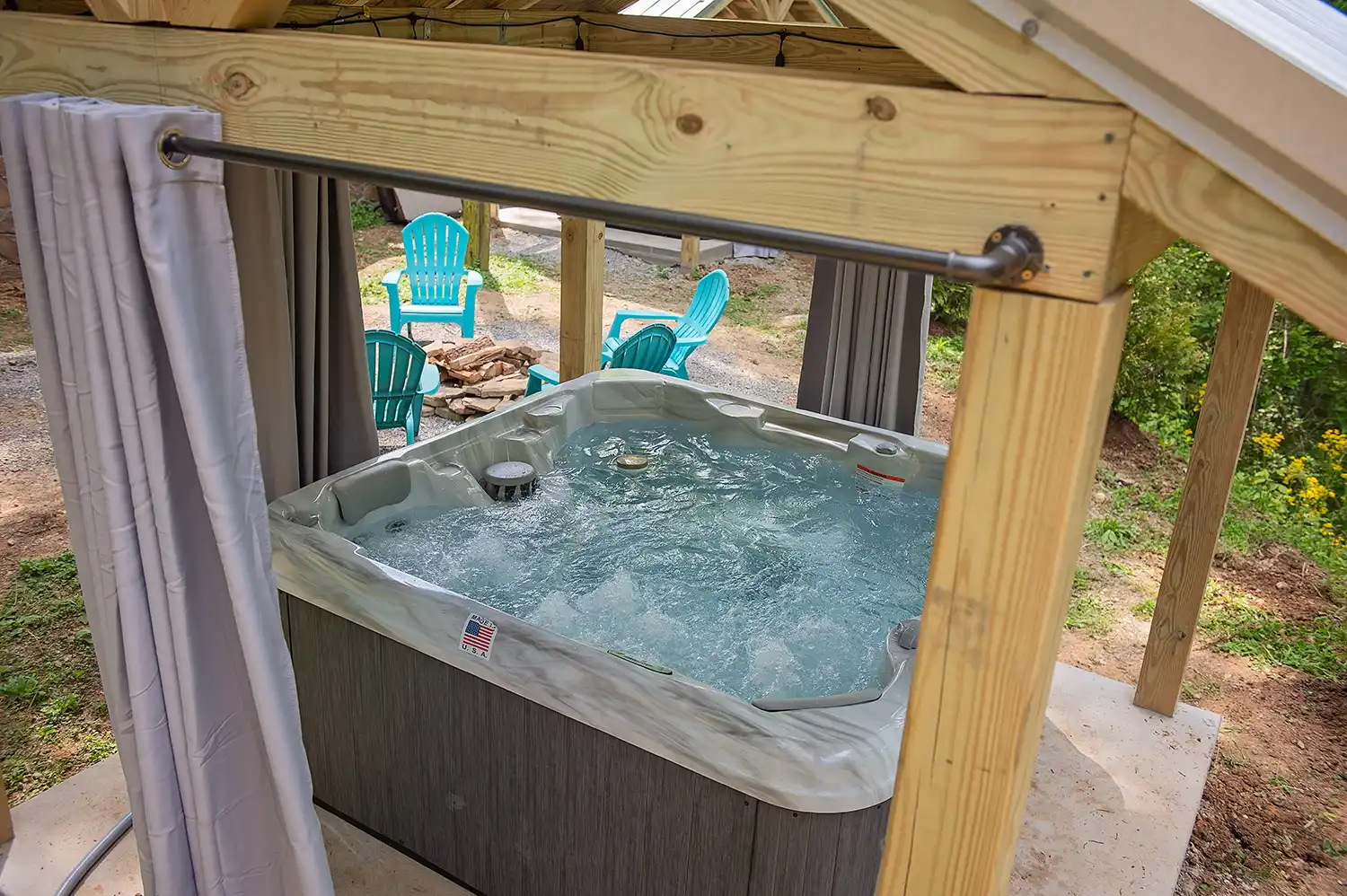 Jake Cabin | Luxury Hot Tub Cabin Near Downtown