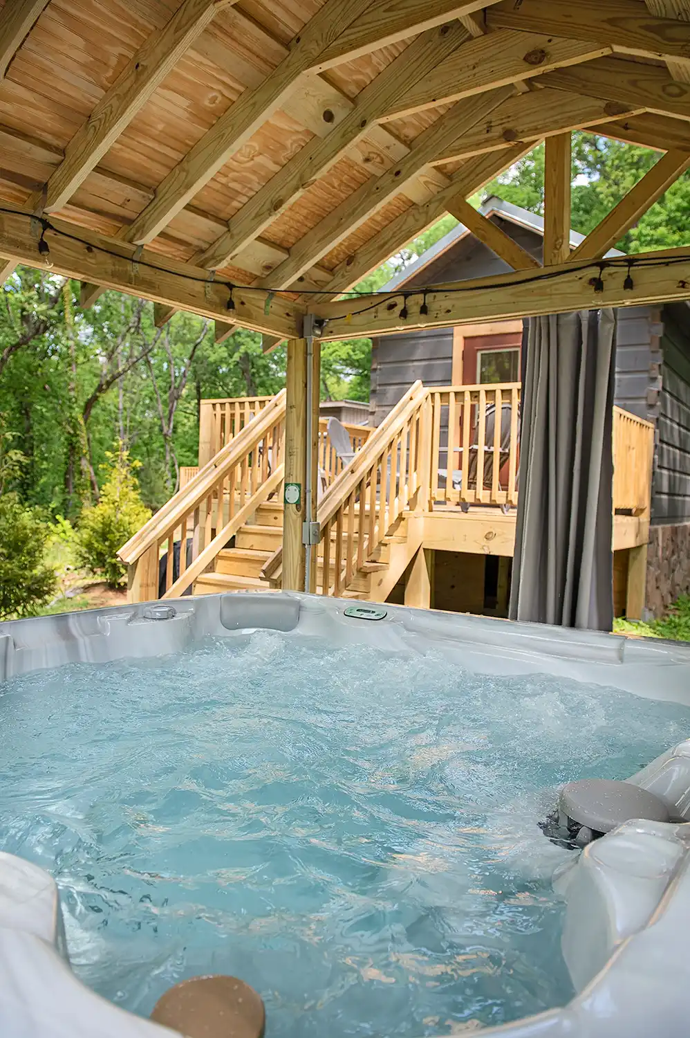 Jake Cabin | Luxury Hot Tub Cabin Near Downtown