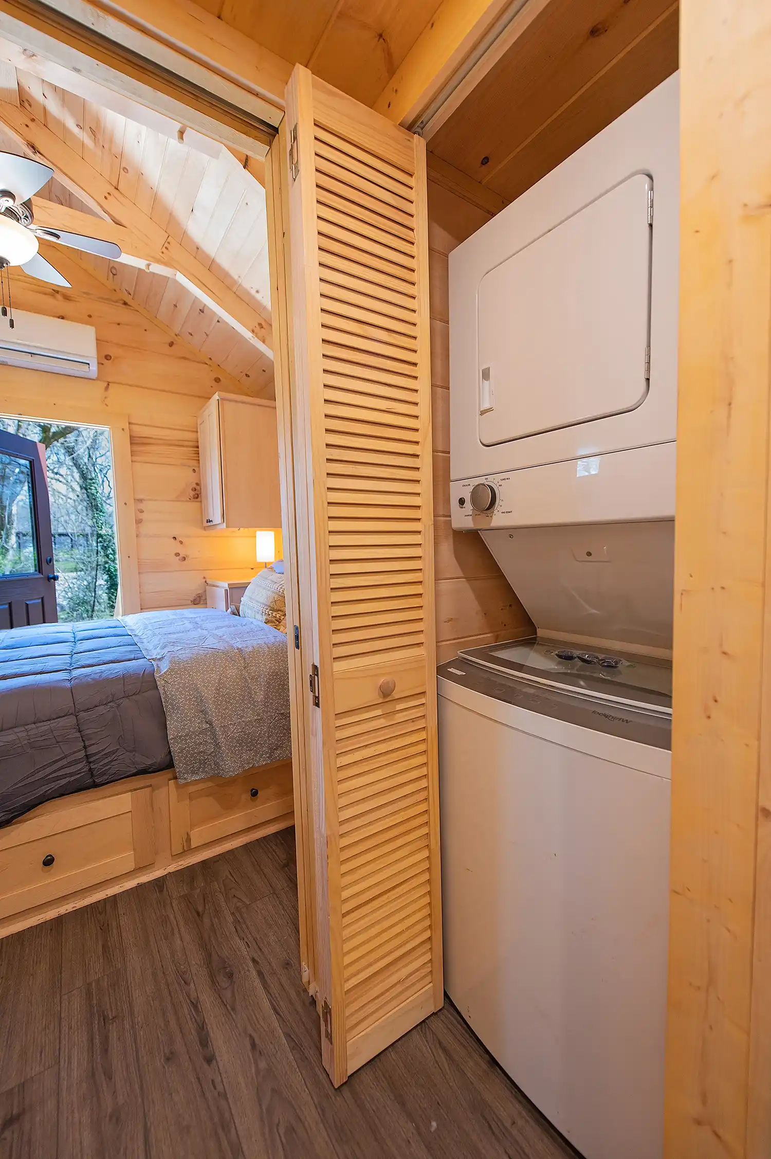 Papa Cabin | Tiny Rustic Cabin | Hot Tub