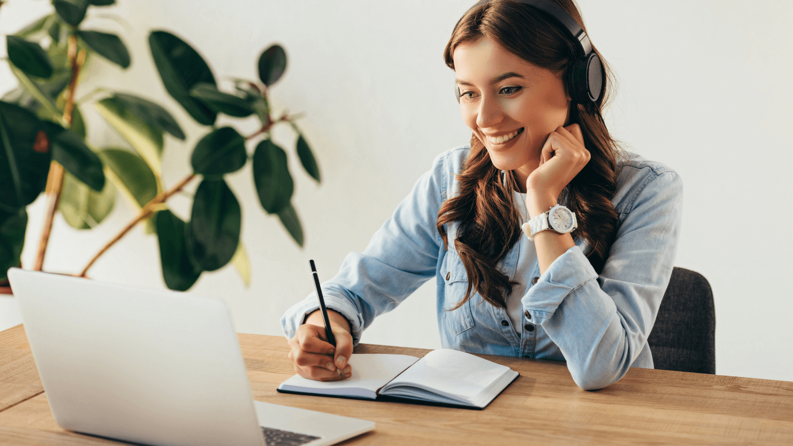 How To Write an Engaging Marketing Webinar Script (+ Template) | Demio Blog