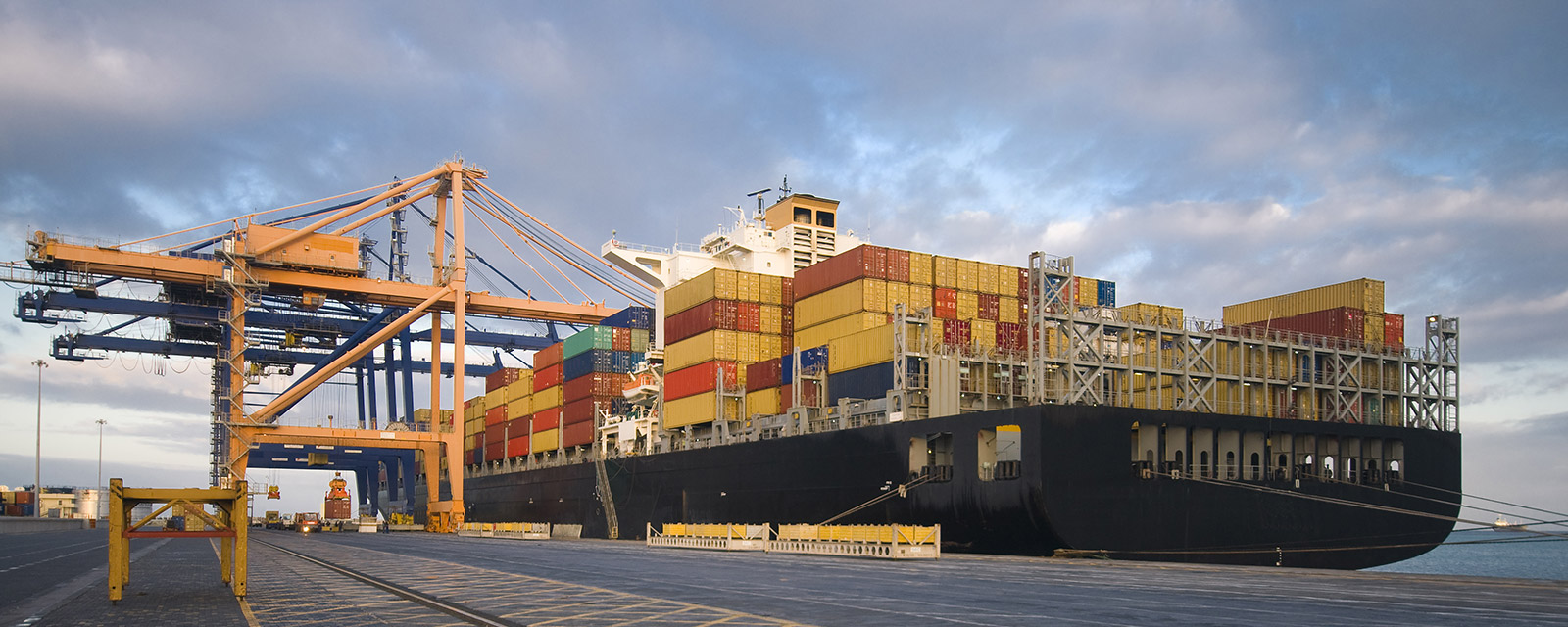 How Freight Forwarders Use Factoring for Cash Flow