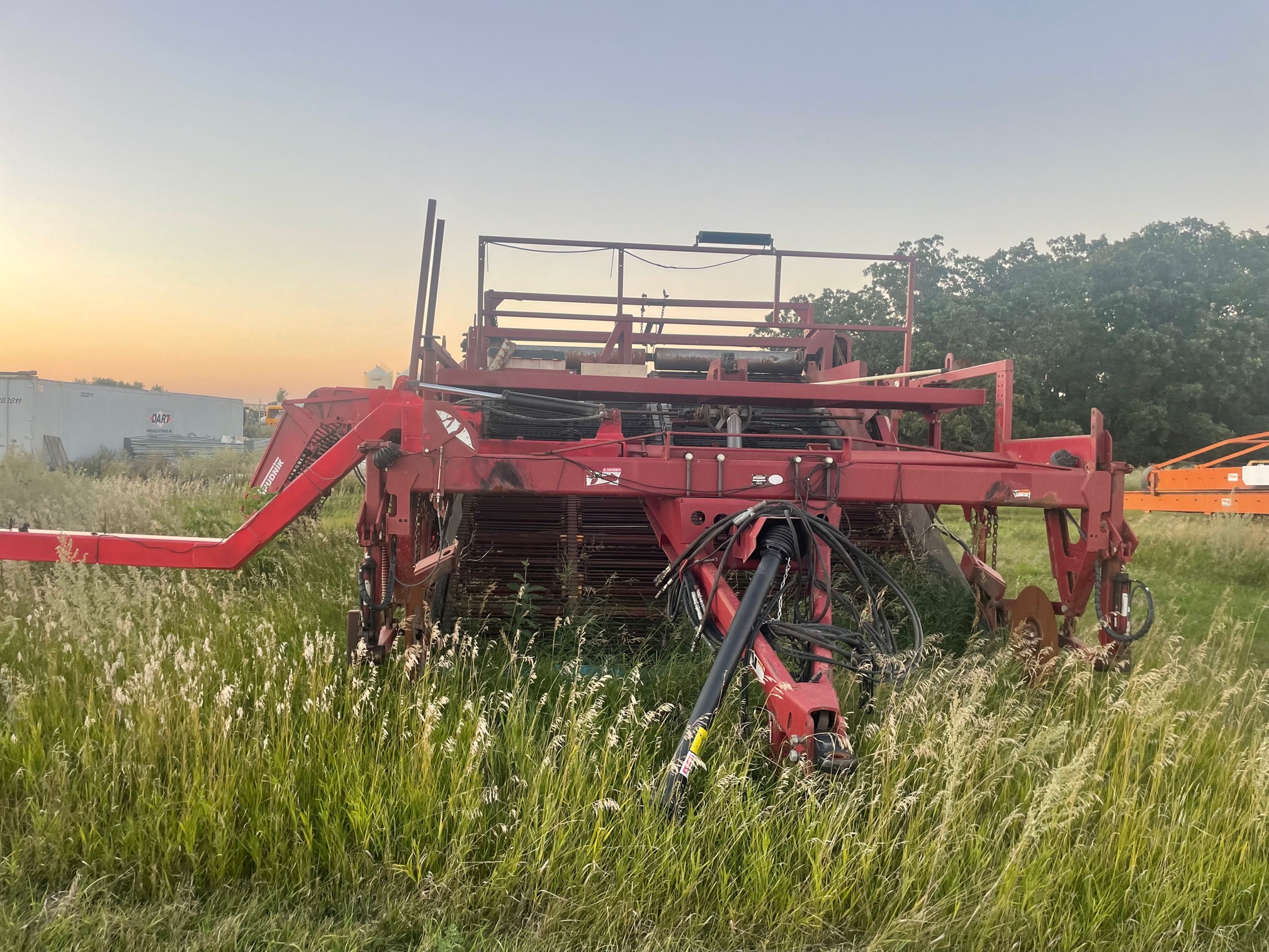 2011 Spudnik 6400 Digger Windrower 4 row