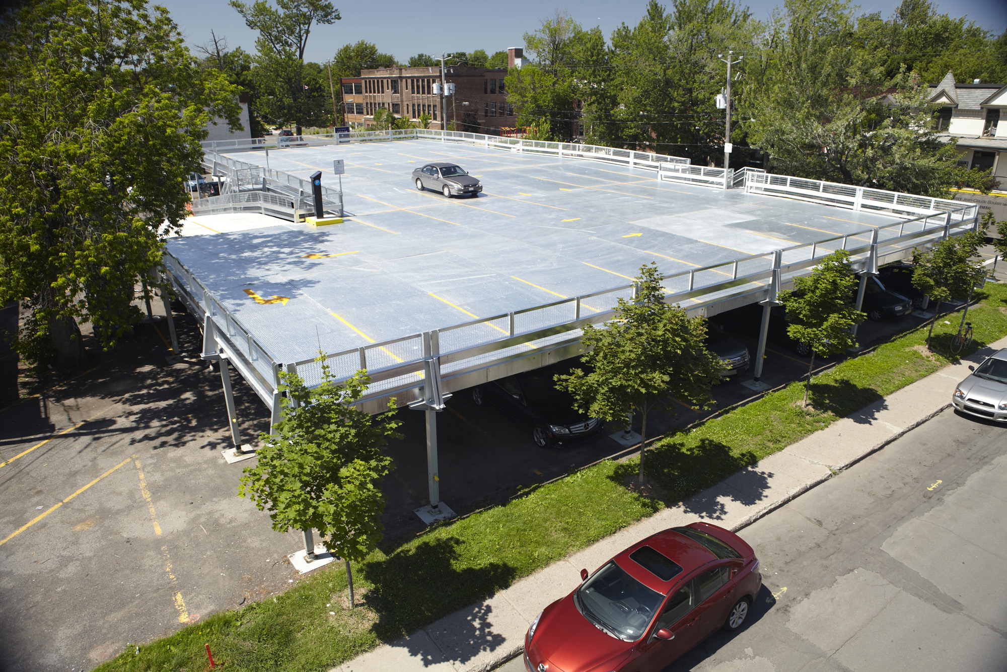 STRUCTURE DE STATIONNEMENT PORTABLE HAMBRO