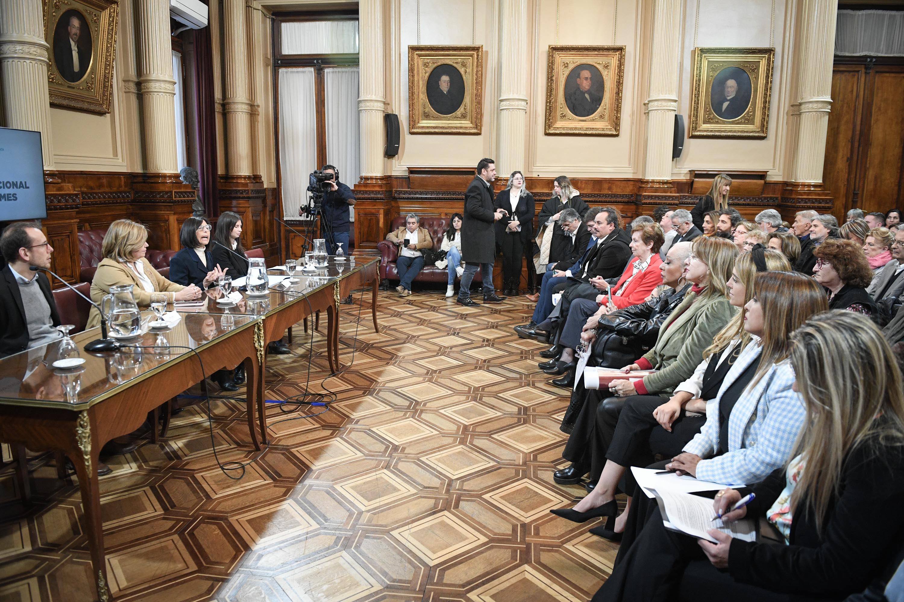 Julita Maristany fue homenajeada por el Senado en el Día de las PyMEs