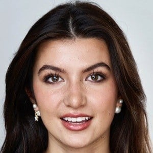 Ellie Zeiler - Age, Bio, Birthday, Family, Net Worth