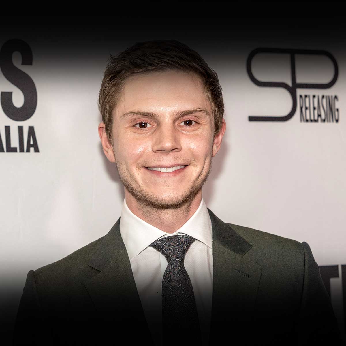 Evan Peters - Age, Bio, Birthday, Family, Net Worth