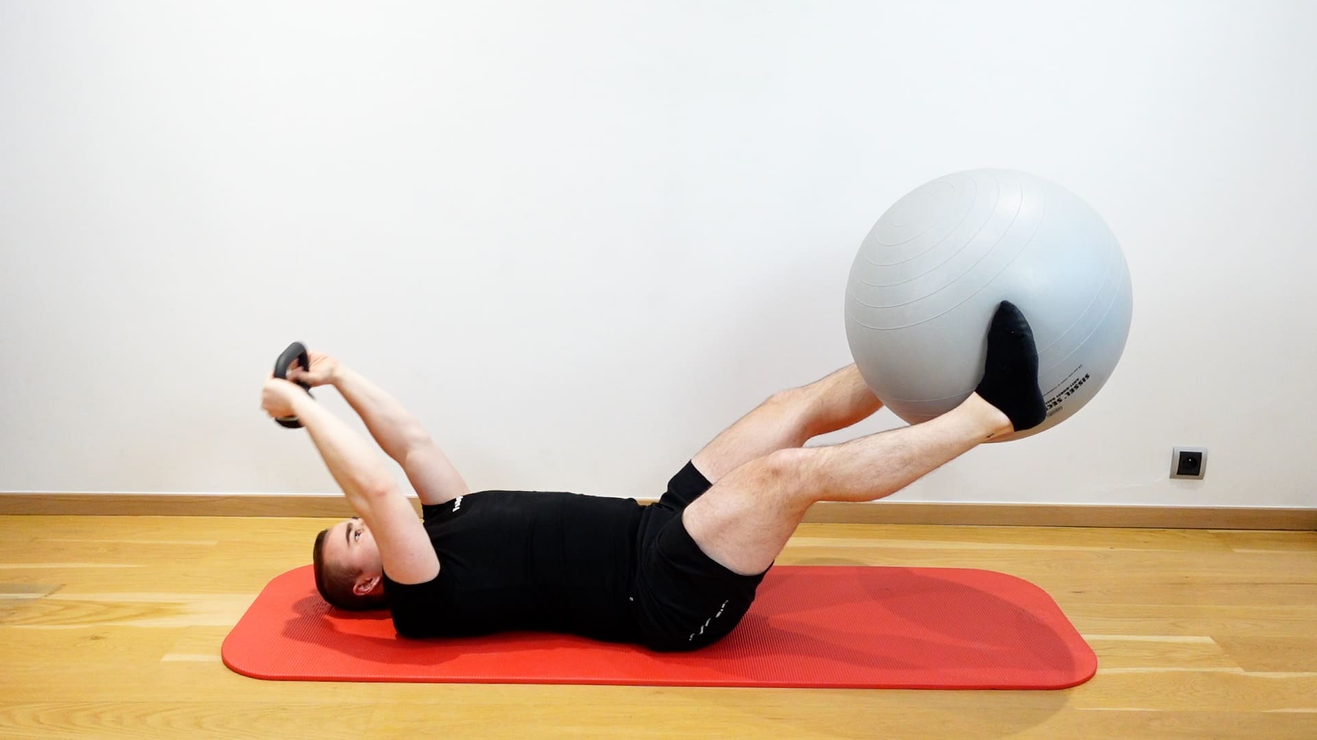 Vidéo d'exercice - Renforcement abdos style V-up avec SwissBall et kettlebell