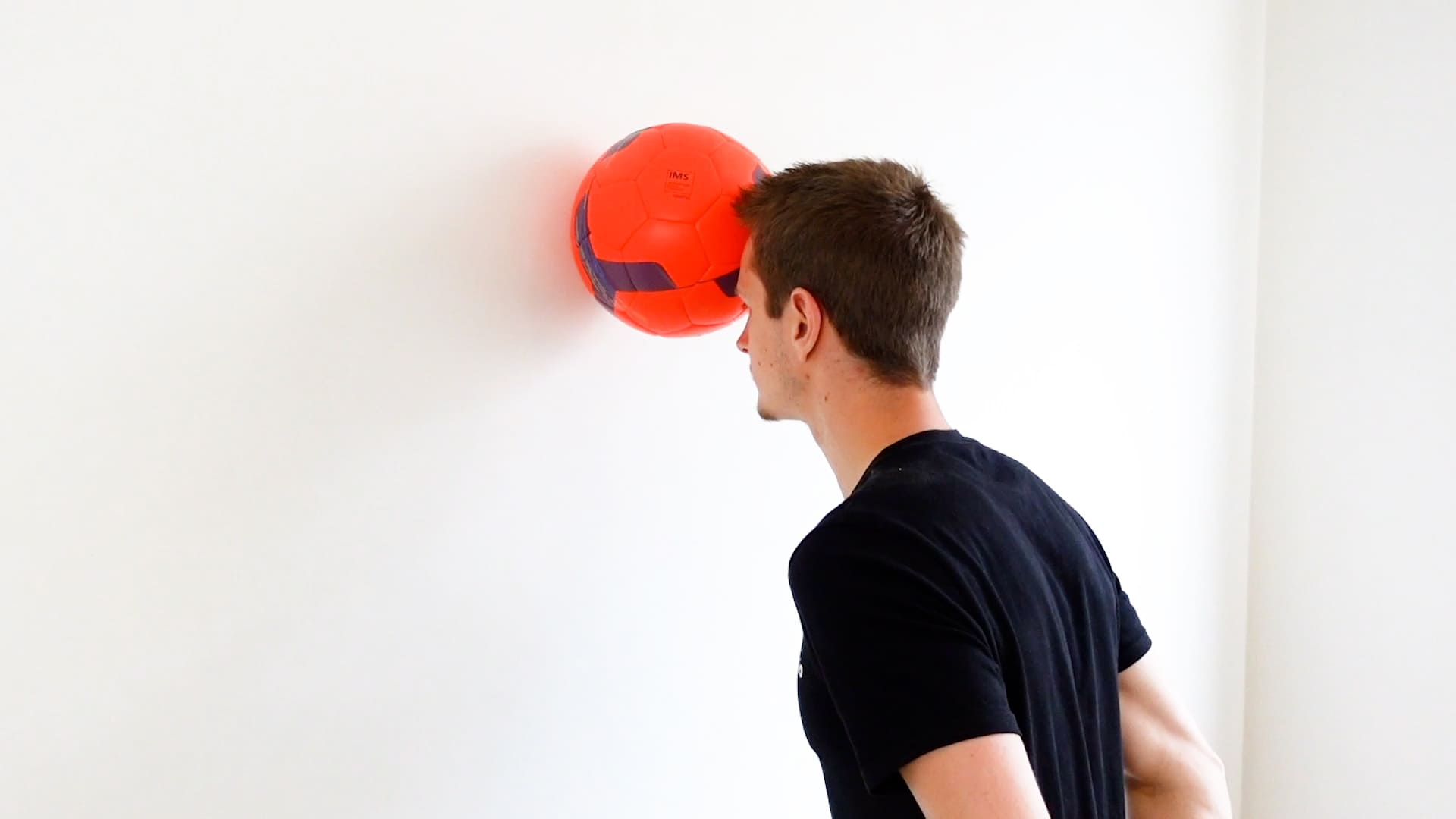 Vidéo d'exercice - Renforcement cervical isométrique avec ballon