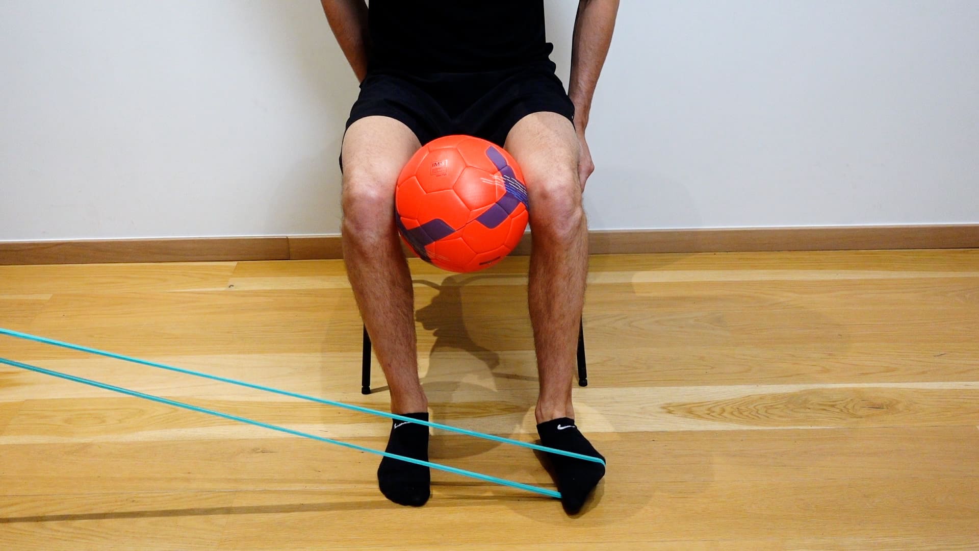 Vidéo d'exercice - Renforcement ABD/pronateurs cheville avec ballon ...