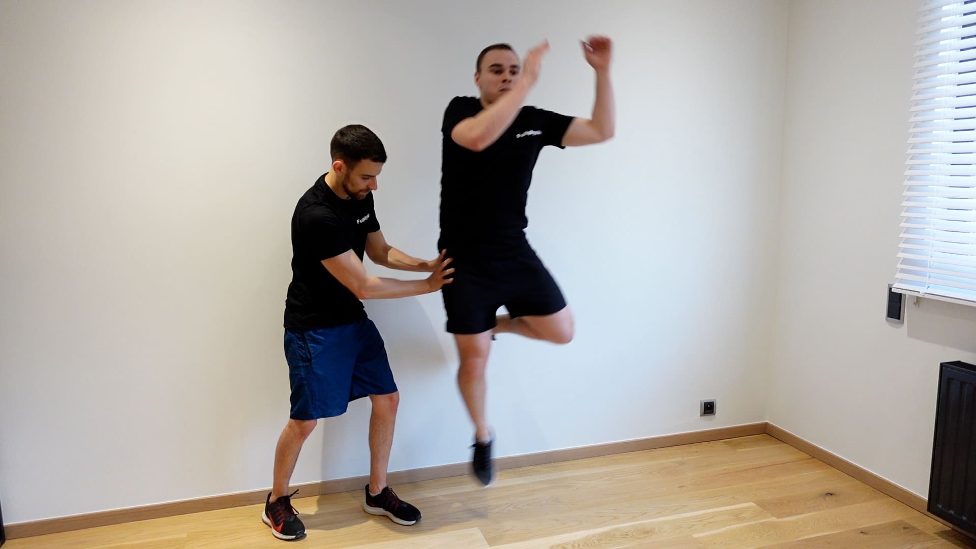 Vidéo d'exercice - Réception de saut unipodal avec déstabilisation