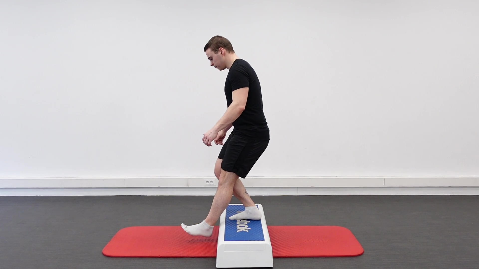 Vidéo d'exercice - Step down avant/arrière